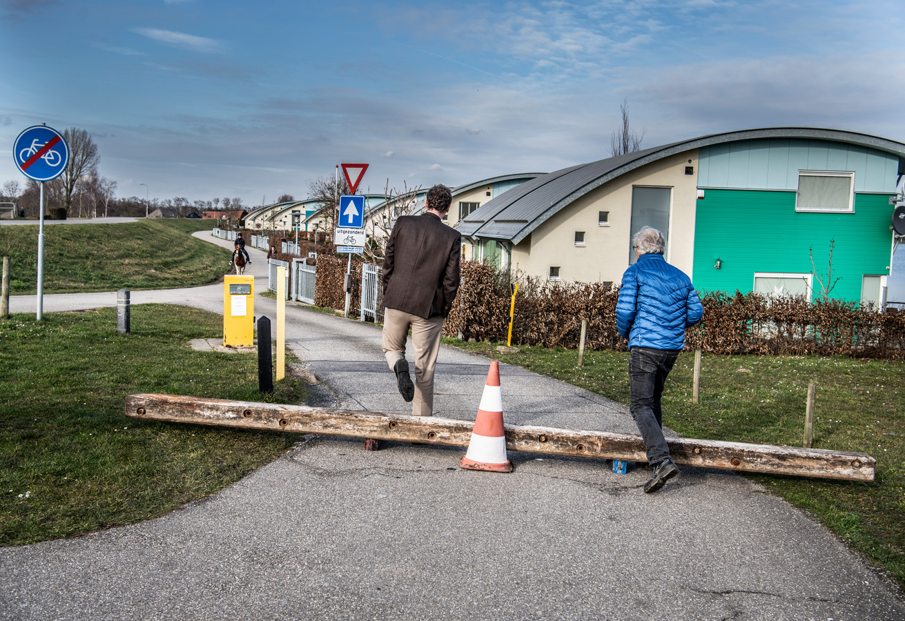 Sluimerend geschil bij watersportcentrum Maasbommel: slagboom als ...