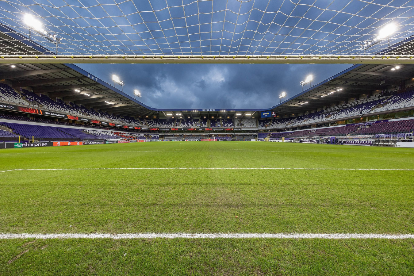 Anderlecht neemt slechte grasmat onder handen: werkt het ook samen met ...