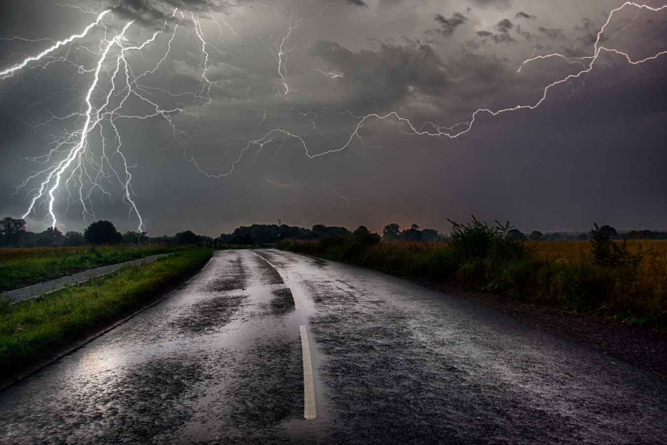 Na tropische dagen slaat weer om: na hitte komt onweer en veel regen ...