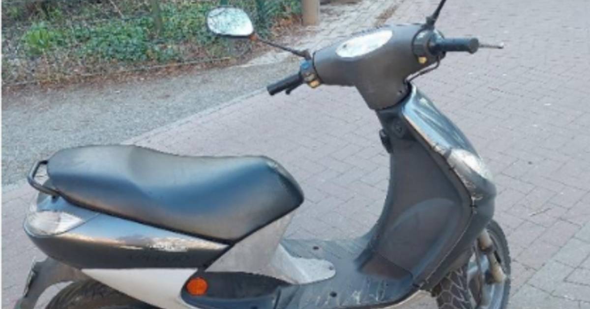 Bromfietser negeert levenslang rijverbod en loopt tegen de lamp ...