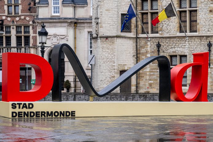 Stadsbestuur maakt stevig prijskaartje nieuw logo en huisstijl bekend ...