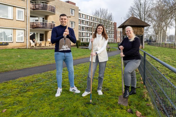 Voor een mooiere tuin bij woonzorgcentrum Zwartsluis zwemt, loopt en ...