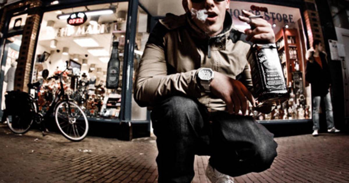 Rapper Jebroer legt leven bloot op debuut | Muziek | AD.nl