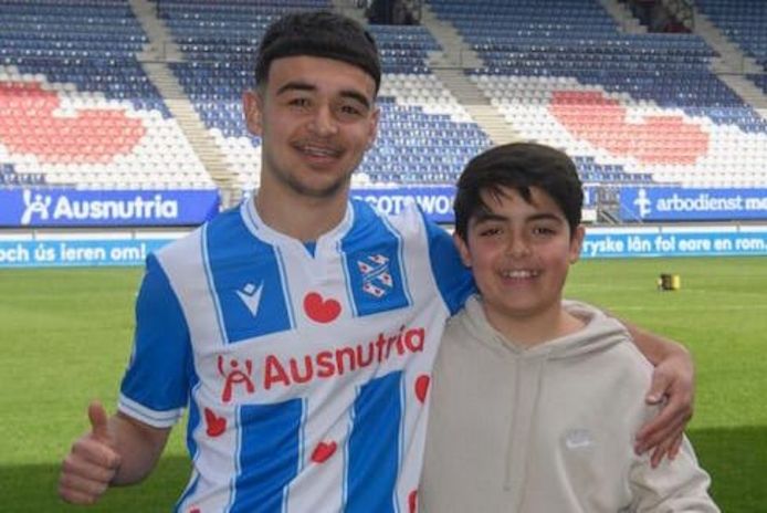 Arnhems talent Eser Gurbuz (16) tekent driejarig contract bij SC ...