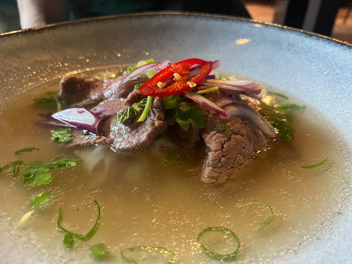 De Vietnamese pho staat op eenzame hoogte qua soepen, maar de rekening ...