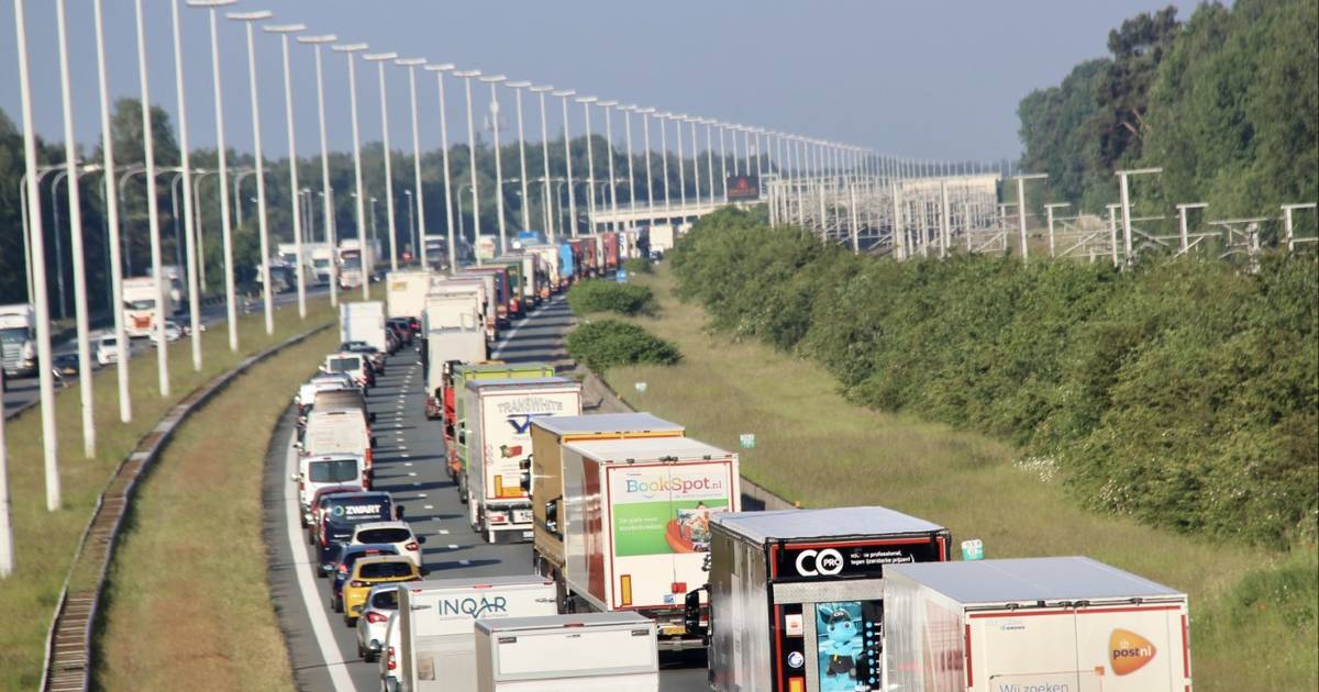 Moeilijke avondspits op E19 richting Nederland na ongeval in Brecht ...