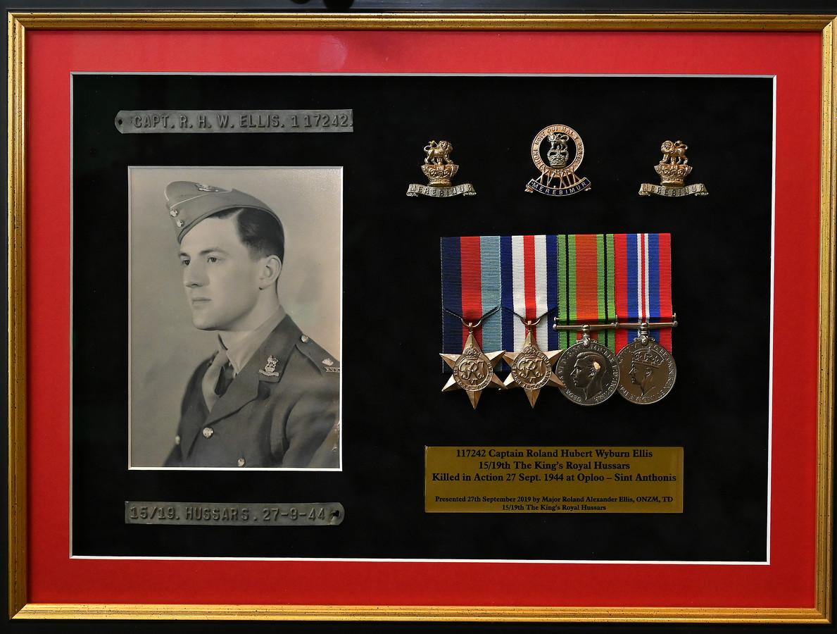 Medailles van Captain Ellis zijn terug op de plek waar hij in 1944 ...