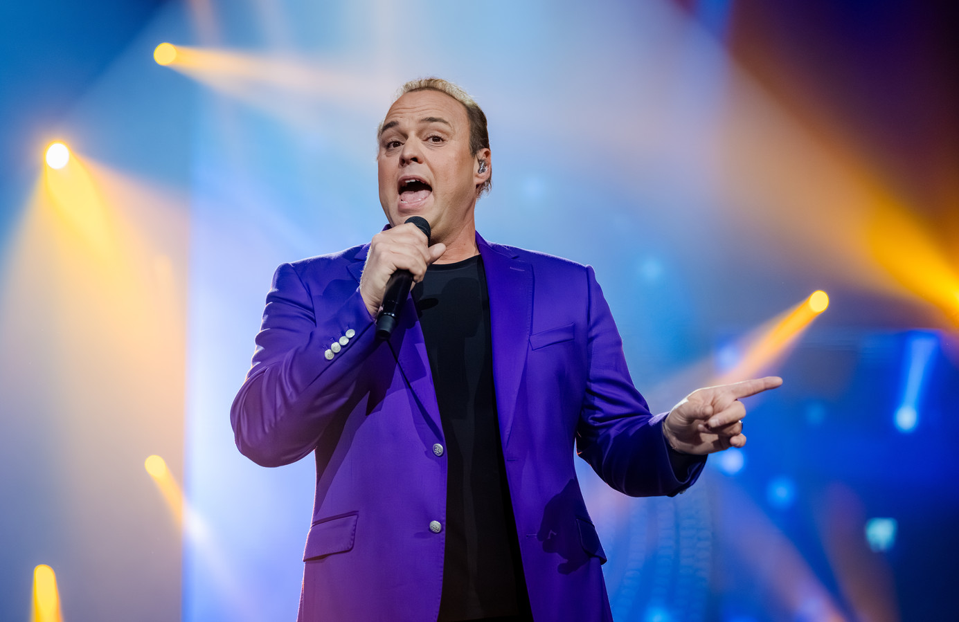 Frans Bauer als kers op de taart bij jubilerend Tranen van Van Cooth ...