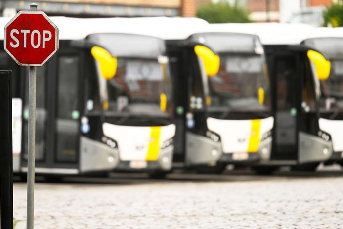 Twee nieuwe bushaltes ter hoogte van TVH in Vichtseweg voor twee nieuwe ...