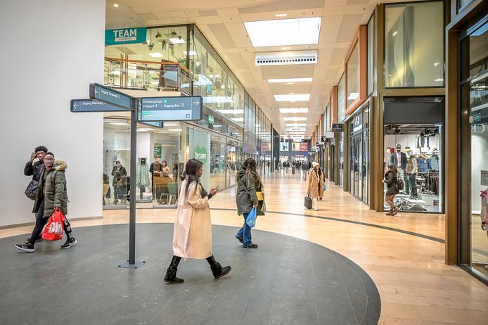 Zuidplein is verbouwd: een stuk lichter en ruimer, maar het ...