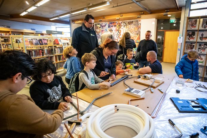 Feest in de Almelose bibliotheek: kinderen ontdekken tientallen ...