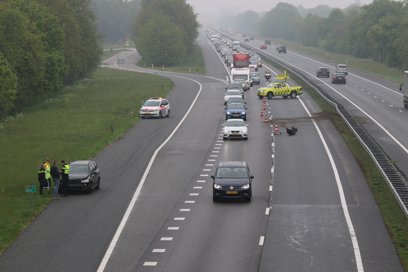 File na ongeluk op A1 tussen Apeldoorn en Barneveld | Foto | AD.nl
