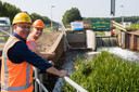 Nieuwe stuwen in Soestwetering bij Wijhe moet waterpeil weer kwart eeuw ...
