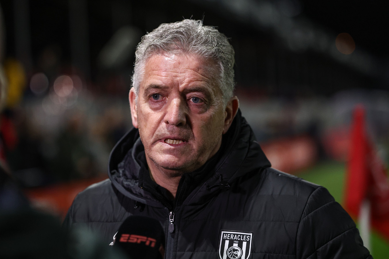 Problemen voorin stapelen zich op, ziet Heracles-trainer John Lammers ...