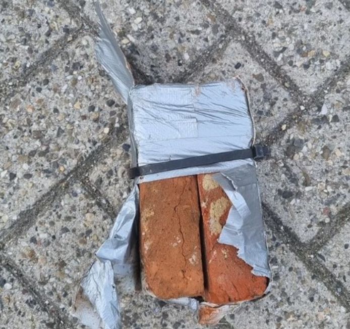 Politie krijgt melding van ‘verdacht pakketje’, blijkt te gaan om twee ...