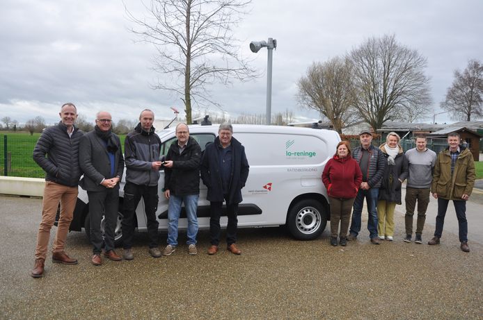 De rattenvanger van Lo-Reninge kreeg een nieuw voertuig cadeau: “Vorig ...