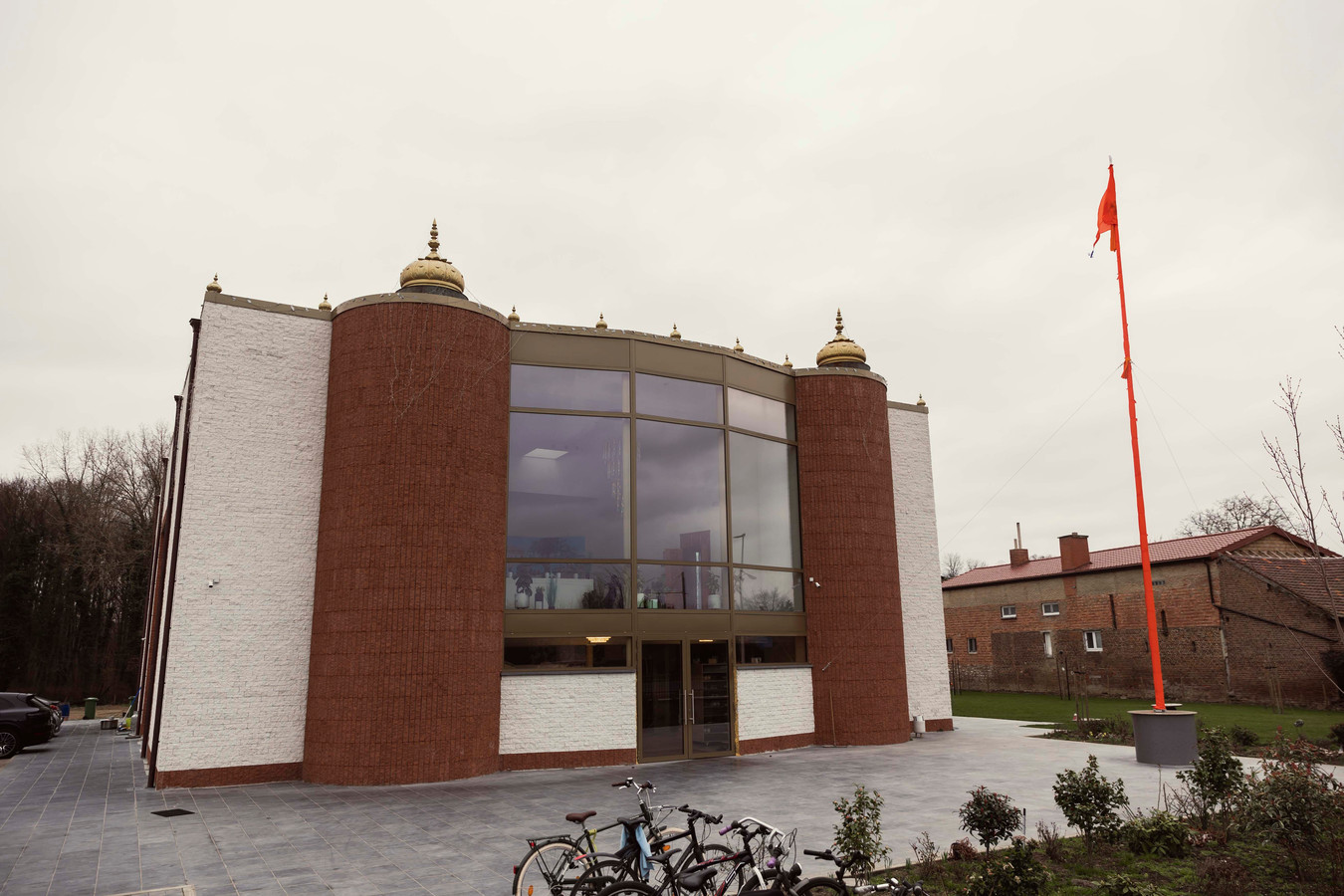 REPORTAGE. Op bezoek bij de Truiense sikhs: “Eén keer per jaar mogen we met onze zwaarden op ...