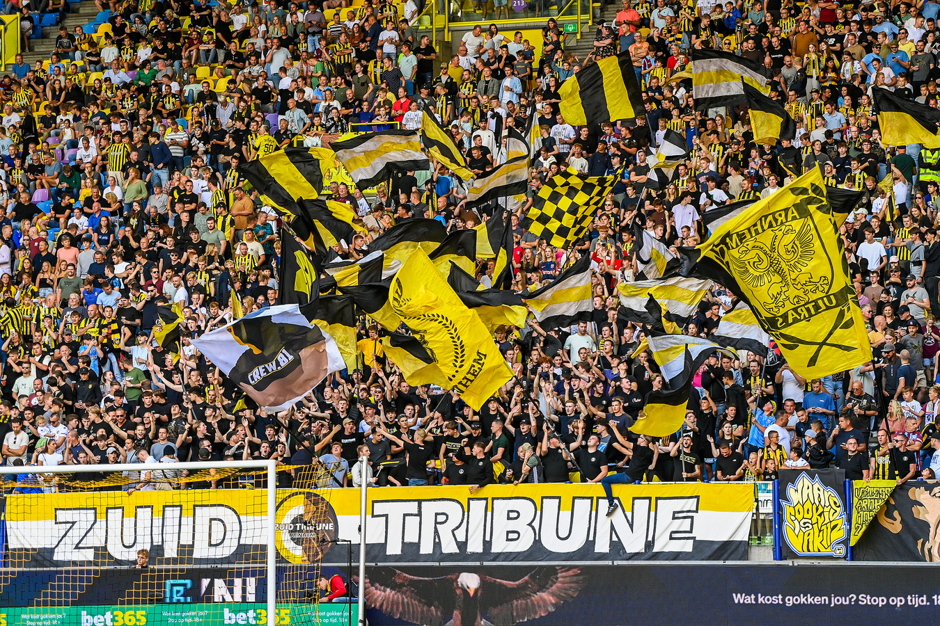 Buskaart, munten voor bekers; bezoek aan Vitesse verloopt voortaan net ...