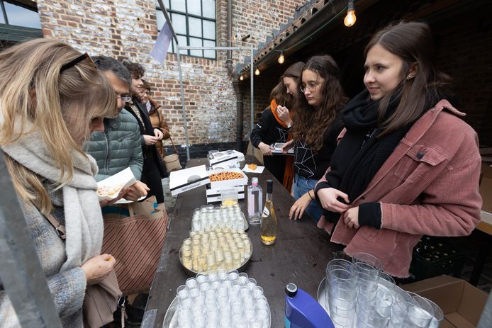 IN BEELD. Hasselts Jenevermuseum viert veertigste verjaardag in stijl ...