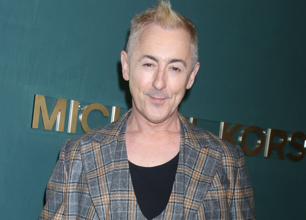 Schotse acteur Alan Cumming geeft lintje terug waarmee koningin ...
