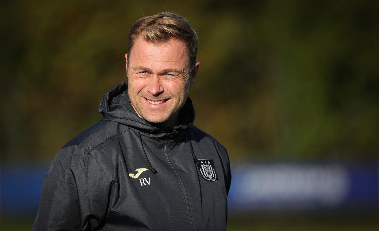 Veldman: ‘Ik wil weer een lach op het gezicht van de spelers zien’