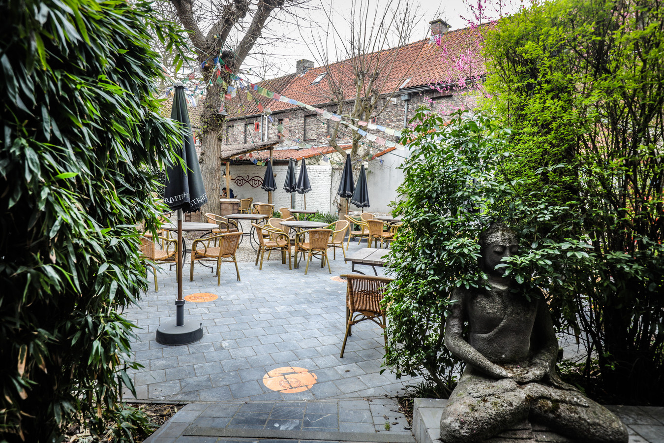 RESTOTIP. De Stoepa in Brugge: “Een streepje zonneschijn? Dan zit het ...
