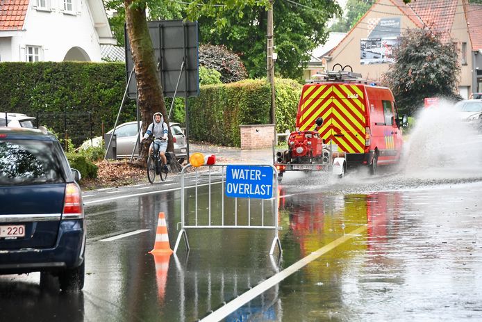 Stortregens en dus kampt Tom (52) opnieuw met wateroverlast: “Het ...