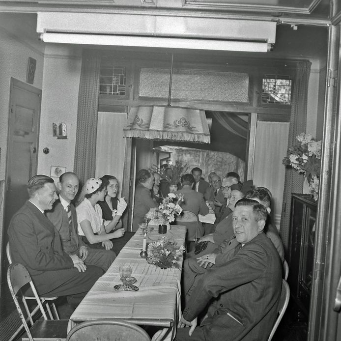Het zilveren echtpaar Van Luyt vierde een feestje in 1953 | Eindhoven ...
