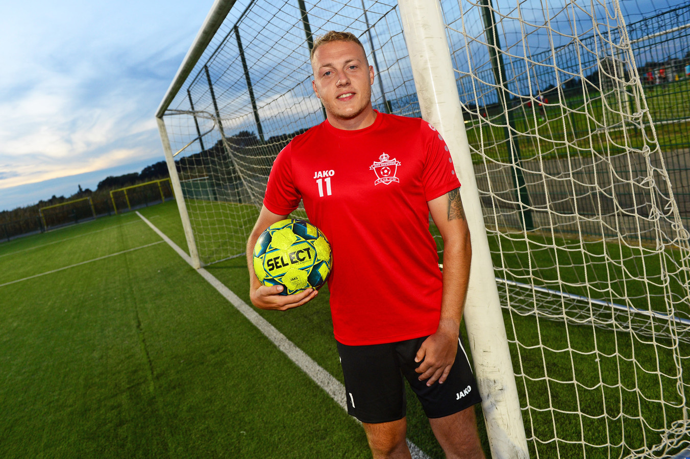 Een record: Wouter ‘de Keule’ Keulemans (FC Eppegem B) laat net tien ...