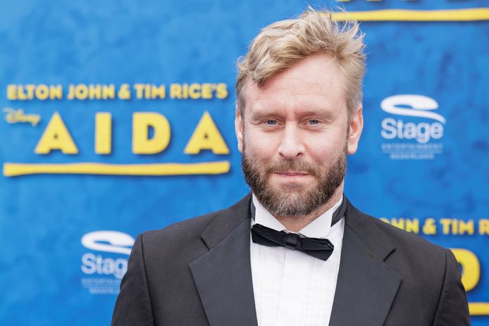 Ernstig zieke Tim den Besten blij met grote tv-prijs voor zijn show ...