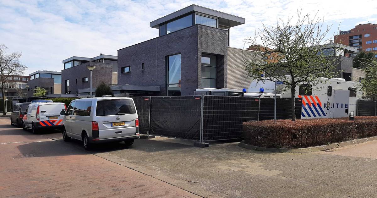 Politie doet opnieuw onderzoek bij huis van overleden Sylvia (45) uit Apeldoorn | Dood Sylvia ...