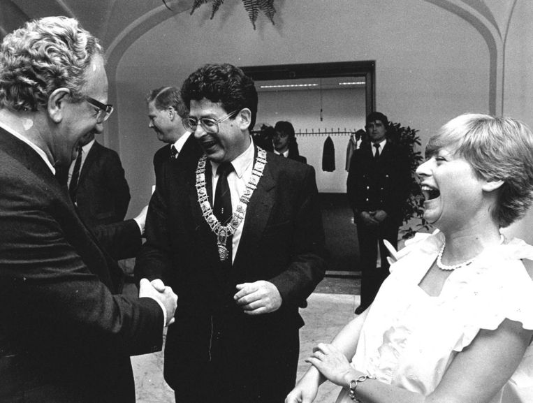 Ed van Thijn (1934-2021) loodste Amsterdam als burgemeester door ...