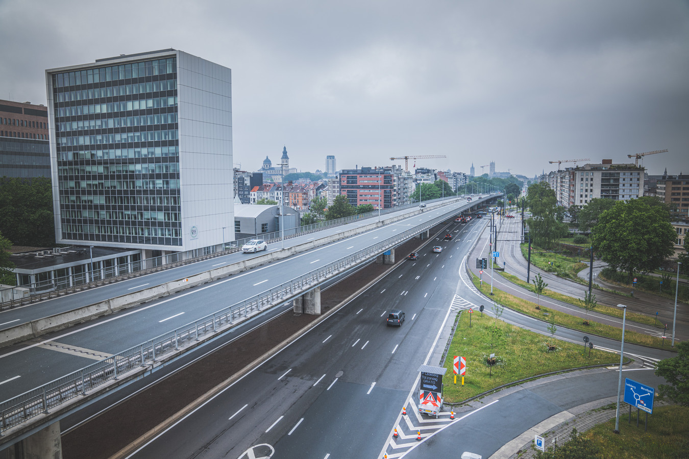 Nieuwe parkeertoren Ledeberg blinkt in de eerste week vooral uit in ...