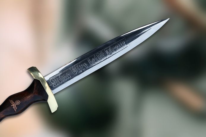 SS-dolken kunnen ‘pijnlijk en vernederend’ zijn, maar verkopers en ...