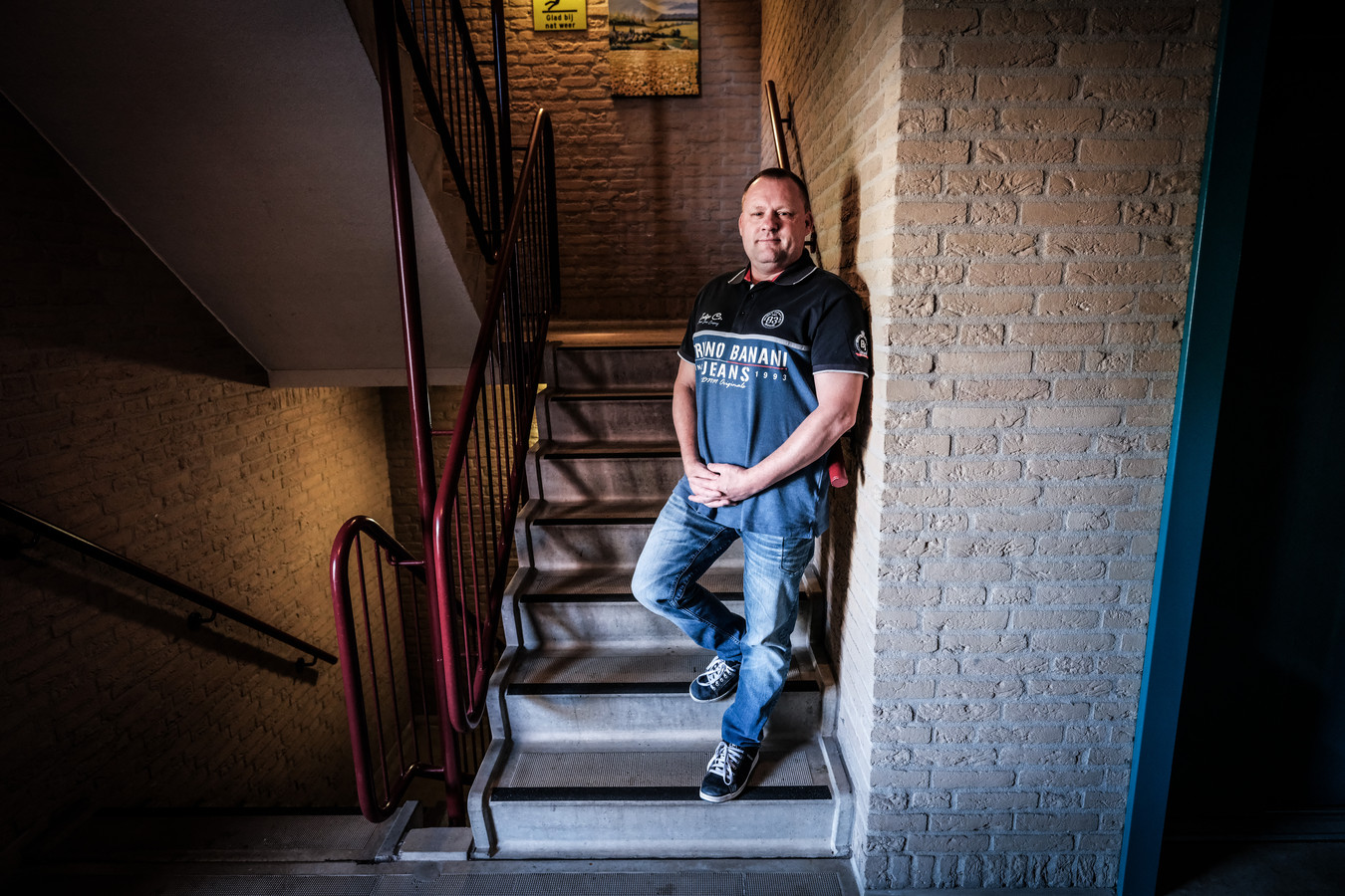Joshua baalt want zijn huur ligt 55 euro hoger dan bij de buren in de ...