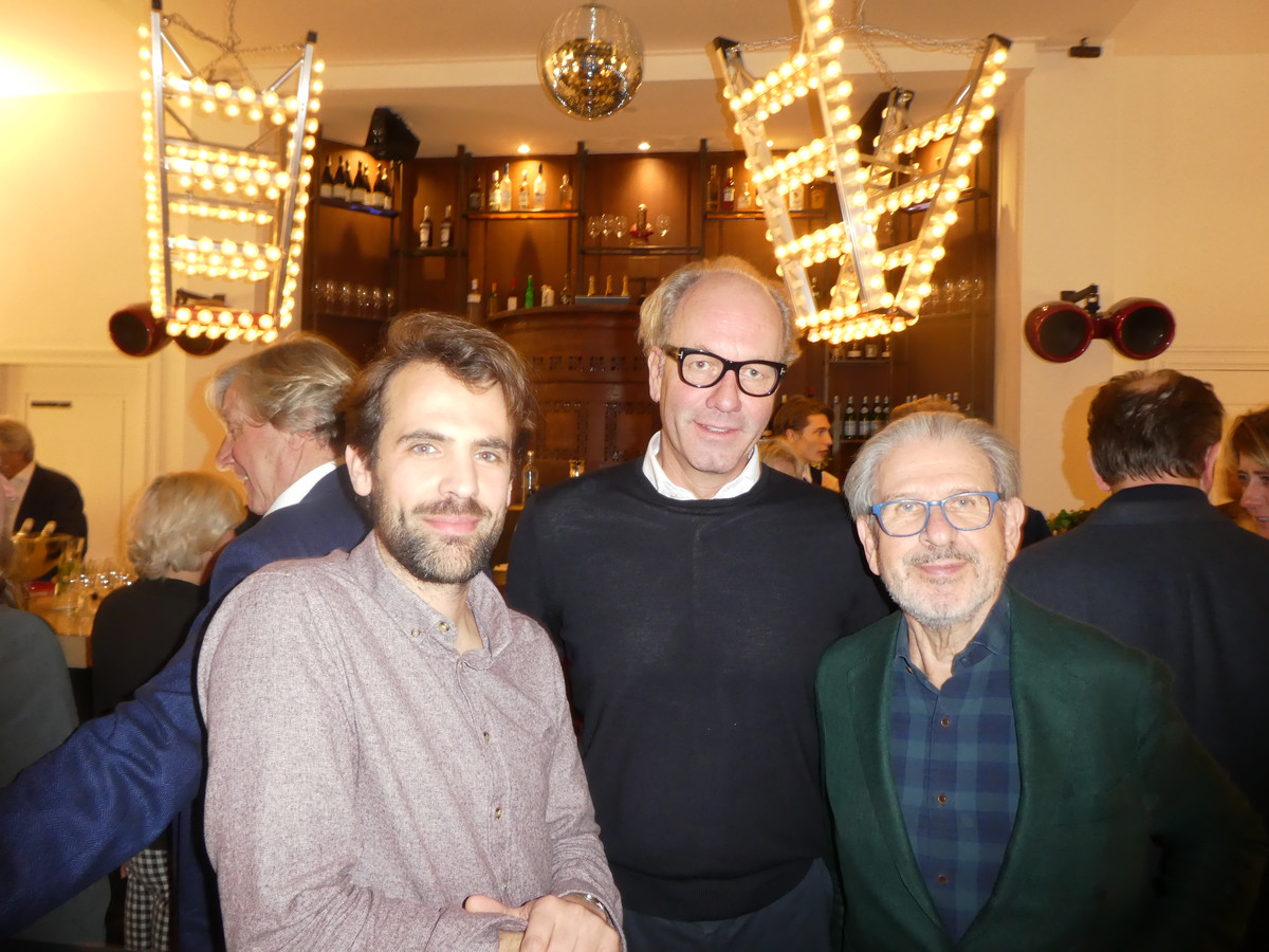 Overleven op een boekpresentatie over overleven in crisistijd | Foto ...