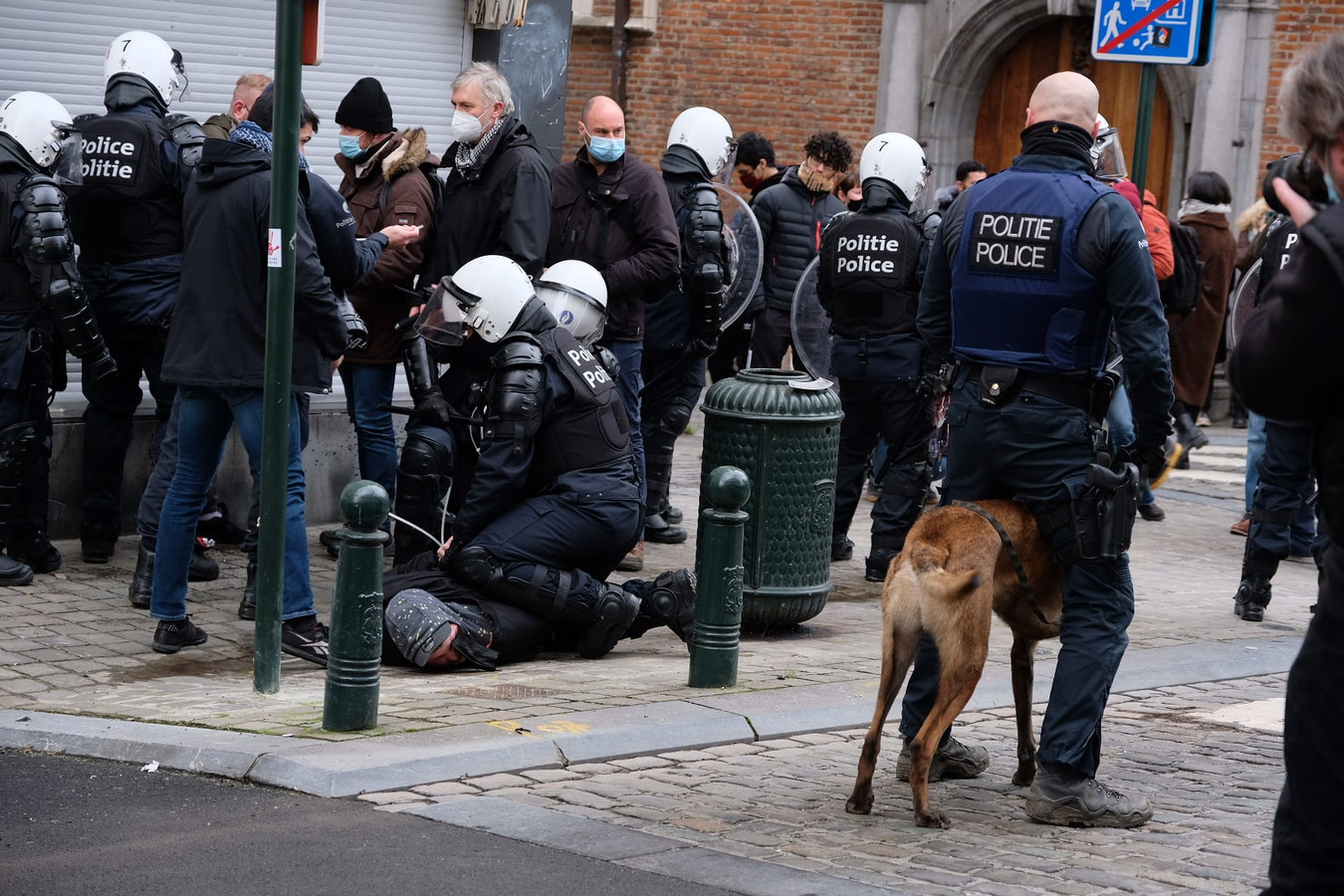 Un adolescent raconte son arrestation par la police: “Un cauchemar qui ...