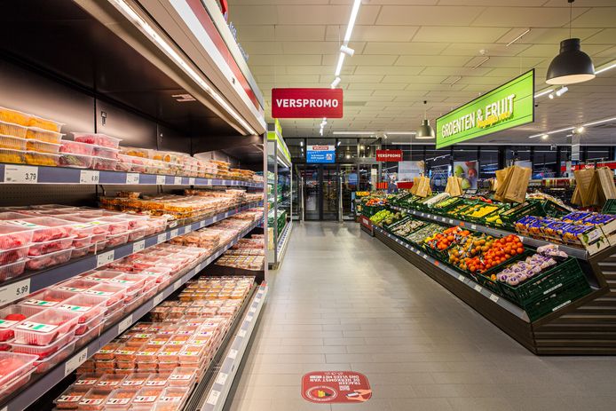 Aldi een week gesloten, versassortiment komt helemaal vooraan: “Met onze nieuwe winkelinrichting ...