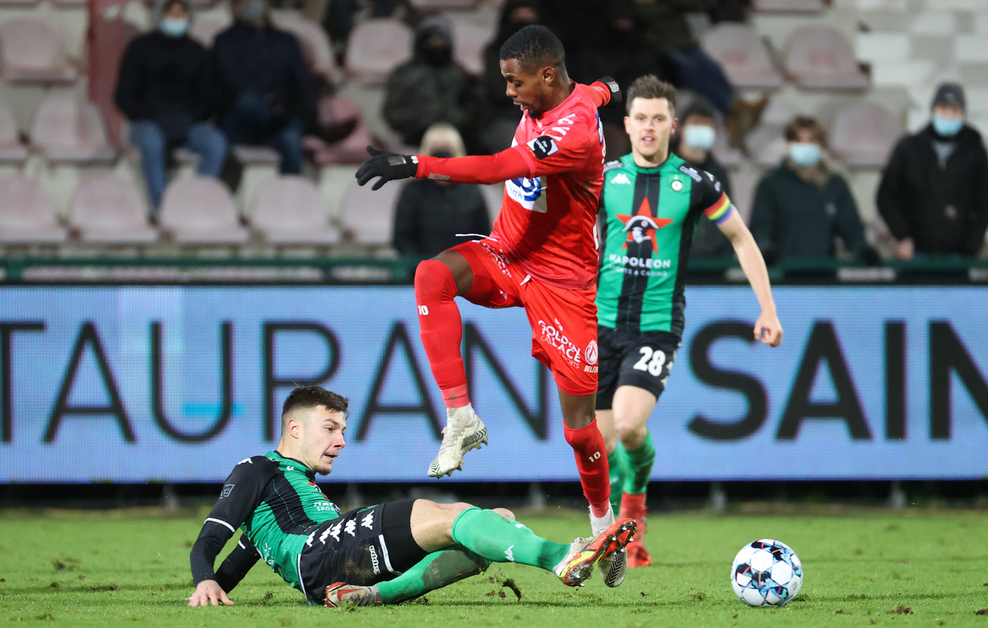 Football Talk. Scott Parker ontslagen na 9-0 in Liverpool - Haller na ...