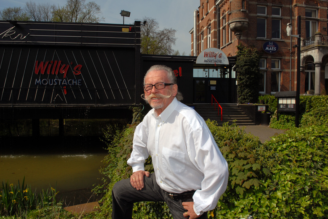 1 JAAR NA CORONA: Discotheek Willy’s Moustache zag jubileum in water ...