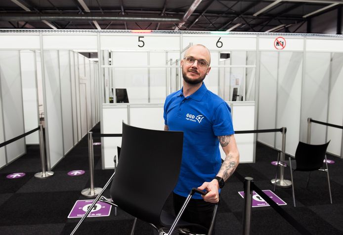 Robin (38) leidt grote vaccinatie-operatie: ‘Vaccins liggen allemaal ...