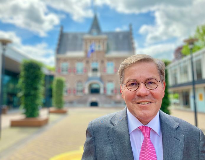 Oud-burgemeester Berry Link van Geldrop-Mierlo voelt geen klik en ...
