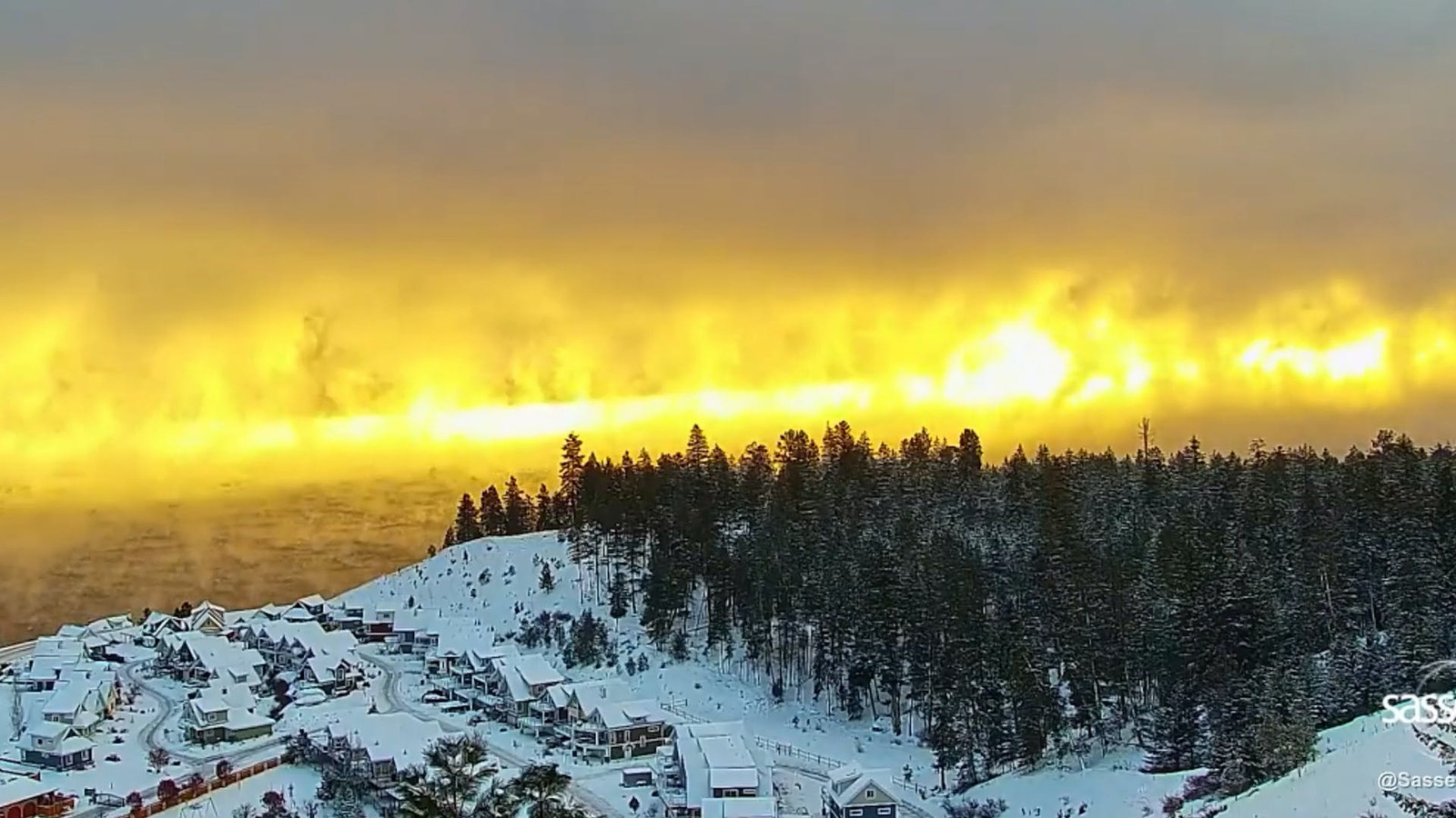 Video van de Dag | Bijzondere beelden van ‘vlammenzee’ in Canada: staat ...