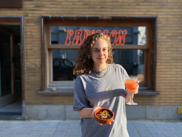 Elsa (25) opent eerste veganistische tapas- en cocktailbar van Gent ...