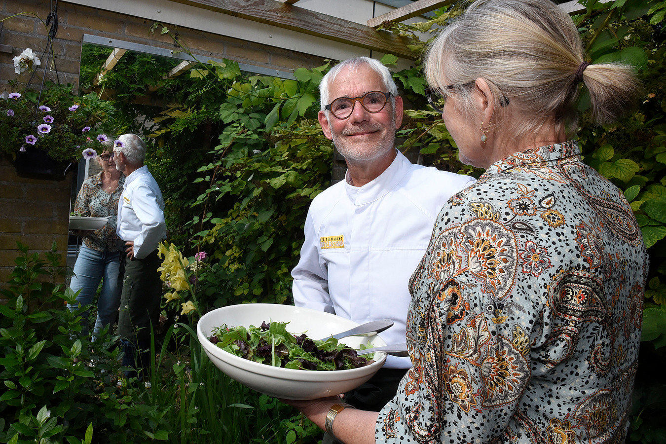 Wim (68) was directeur, maar kreeg dementie. Nu runt hij een restaurant ...