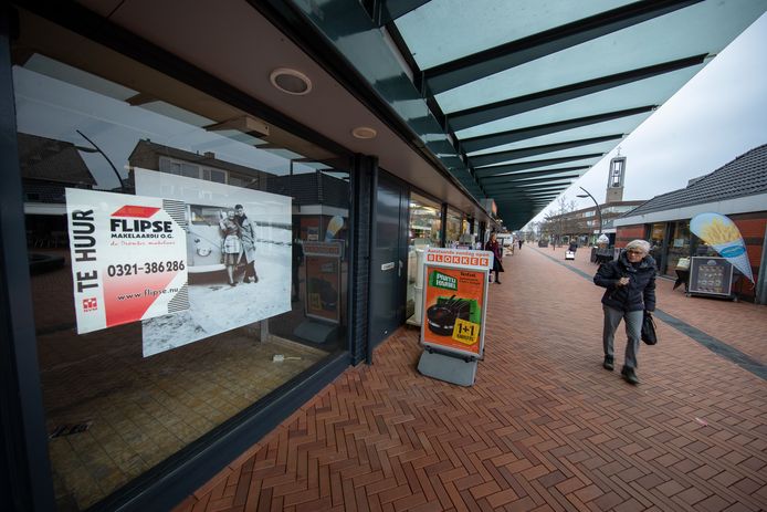 Goed gesprek moet lucht klaren in winkelcentrum Dronten | Dronten ...