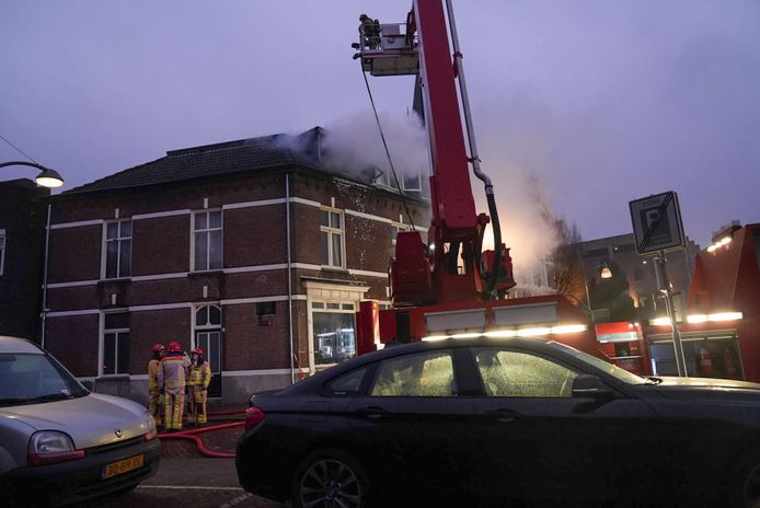 Grote brand in monumentale woning in Helmond onder controle | 112 ...
