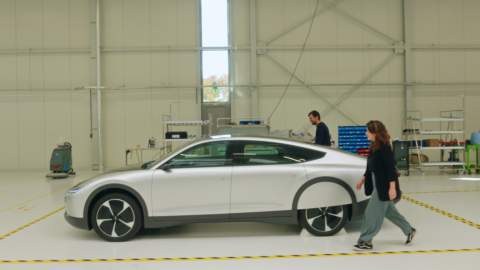 Liselotte(27) vliegt voor docuserie hele wereld over op zoek naar ...