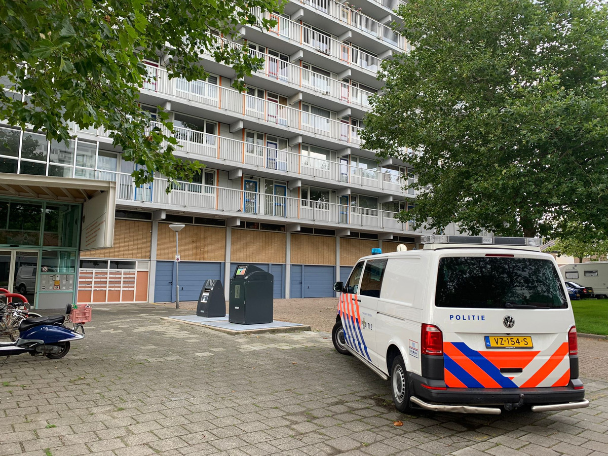 Flat in Vlissingen omsingeld: politie verricht aanhouding en vindt ... Flat in Vlissingen omsingeld: politie verricht aanhouding en vindt ...