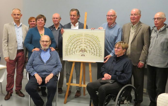 Jarige Vereniging voor Familiekunde doet schepen kwartierstaat cadeau ...